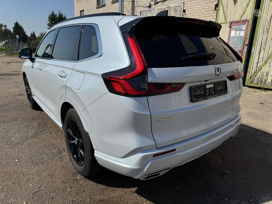 White Honda CR-V 2025 in Panevezys, with an engine capacity of 1.99 L and mileage of 17 thousand km for 26200 €, photo 4 on AUTOMOTO.COM.LV