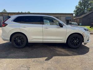 White Honda CR-V 2025 in Panevezys, with an engine capacity of 1.99 L and mileage of 17 thousand km for 26200 €, photo 8 on AUTOMOTO.COM.LV