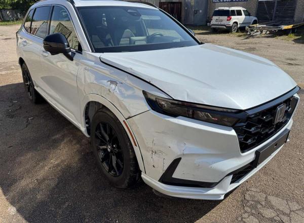 White Honda CR-V 2025 in Panevezys, with an engine capacity of 1.99 L and mileage of 17 thousand km for 26200 €, photo 8 on AUTOMOTO.COM.LV
