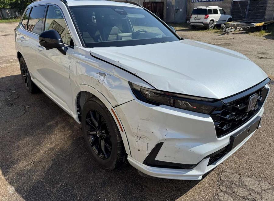 White Honda CR-V 2025 in Panevezys, with an engine capacity of 1.99 L and mileage of 17 thousand km for 26200 €, photo 9 on AUTOMOTO.COM.LV