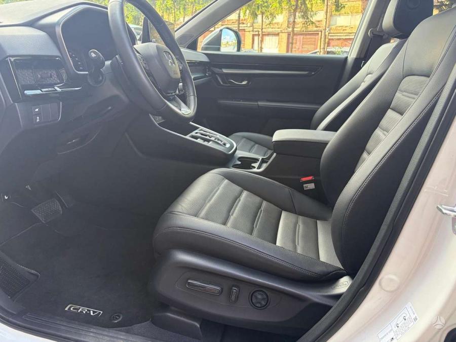 White Honda CR-V 2025 in Vilnius, with an engine capacity of 1.99 L and mileage of 8 thousand km for 44990 €, photo 9 on AUTOMOTO.COM.LV