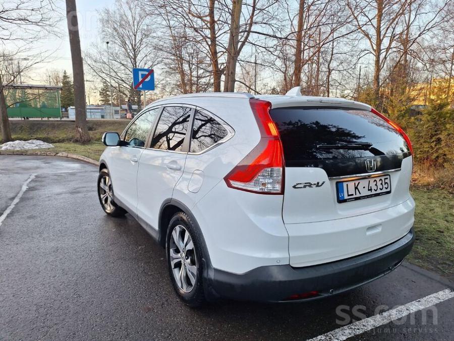 Balts Honda CR-V 2013 Rīga, ar dzinēja tilpumu 2.00 L un nobraukumu 346 tūkst. km par 9790 €, foto 2 vietnē AUTOMOTO.COM.LV