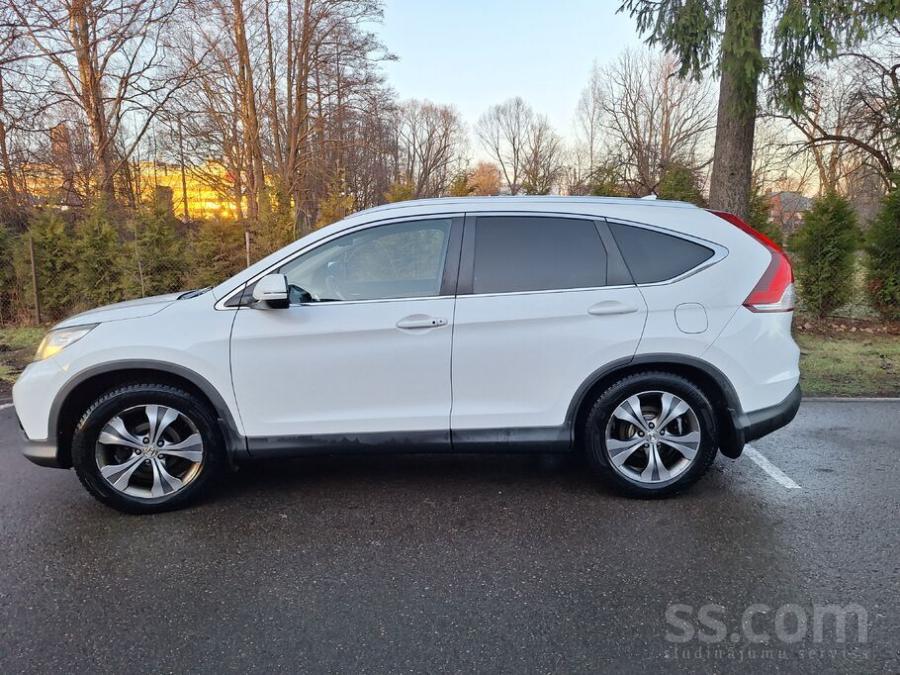 Balts Honda CR-V 2013 Rīga, ar dzinēja tilpumu 2.00 L un nobraukumu 346 tūkst. km par 9790 €, foto 3 vietnē AUTOMOTO.COM.LV
