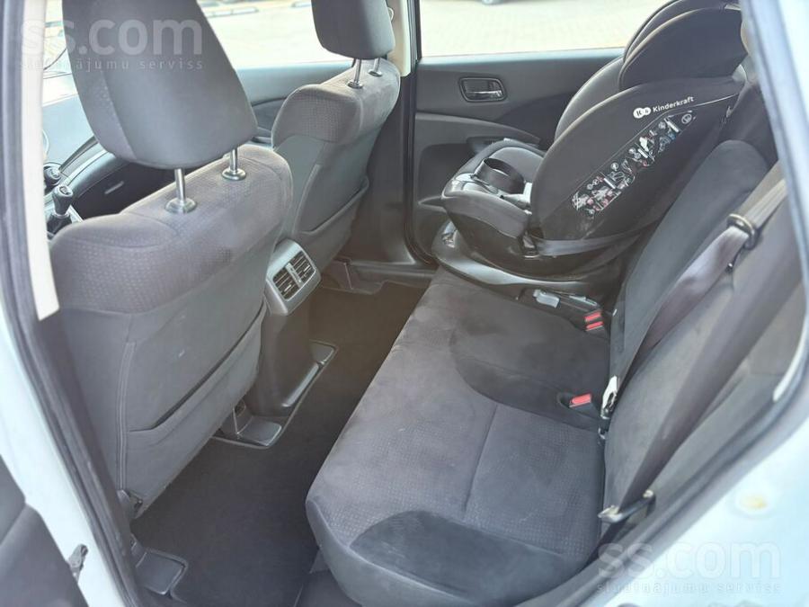 White Honda CR-V 2014 in Riga, with an engine capacity of 1.60 L and mileage of 245 thousand km for 6500 €, photo 7 on AUTOMOTO.COM.LV