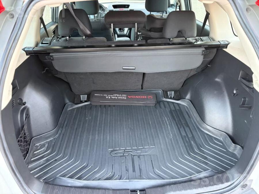 White Honda CR-V 2014 in Riga, with an engine capacity of 1.60 L and mileage of 245 thousand km for 6500 €, photo 10 on AUTOMOTO.COM.LV