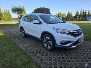 White Honda CR-V 2016 in Utena, with an engine capacity of 1.60 L and mileage of 232 thousand km for 11800 €, photo 3 on AUTOMOTO.COM.LV
