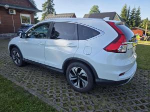 White Honda CR-V 2016 in Utena, with an engine capacity of 1.60 L and mileage of 232 thousand km for 11800 €, photo 4 on AUTOMOTO.COM.LV