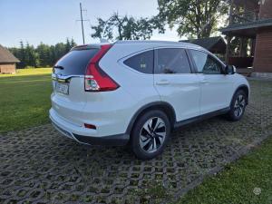 White Honda CR-V 2016 in Utena, with an engine capacity of 1.60 L and mileage of 232 thousand km for 11800 €, photo 5 on AUTOMOTO.COM.LV