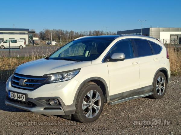 White Honda CR-V 2013 in Parnu, with an engine capacity of 2.00 L and mileage of 230 thousand km for 9500 €, photo 2 on AUTOMOTO.COM.LV
