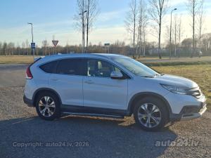White Honda CR-V 2013 in Parnu, with an engine capacity of 2.00 L and mileage of 230 thousand km for 9500 €, photo 7 on AUTOMOTO.COM.LV