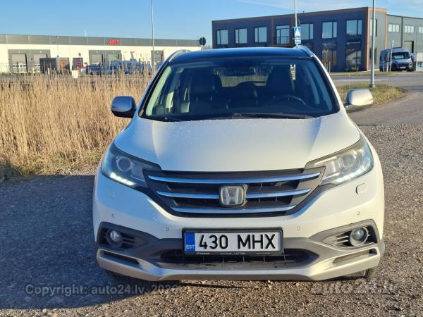 White Honda CR-V 2013 in Parnu, with an engine capacity of 2.00 L and mileage of 230 thousand km for 9500 €, photo 7 on AUTOMOTO.COM.LV