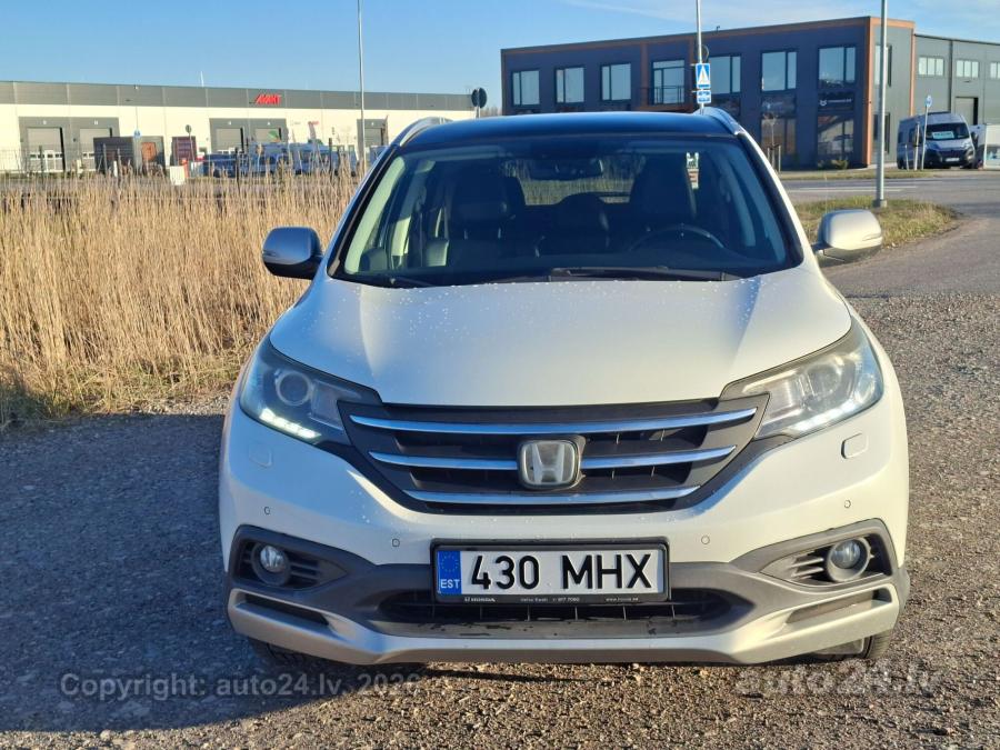 White Honda CR-V 2013 in Parnu, with an engine capacity of 2.00 L and mileage of 230 thousand km for 9500 €, photo 8 on AUTOMOTO.COM.LV
