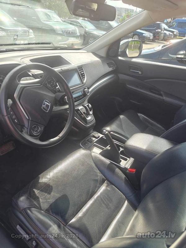 Balts Honda CR-V 2015 Tallina, ar dzinēja tilpumu 1.60 L un nobraukumu 279 tūkst. km par 11500 €, foto 2 vietnē AUTOMOTO.COM.LV