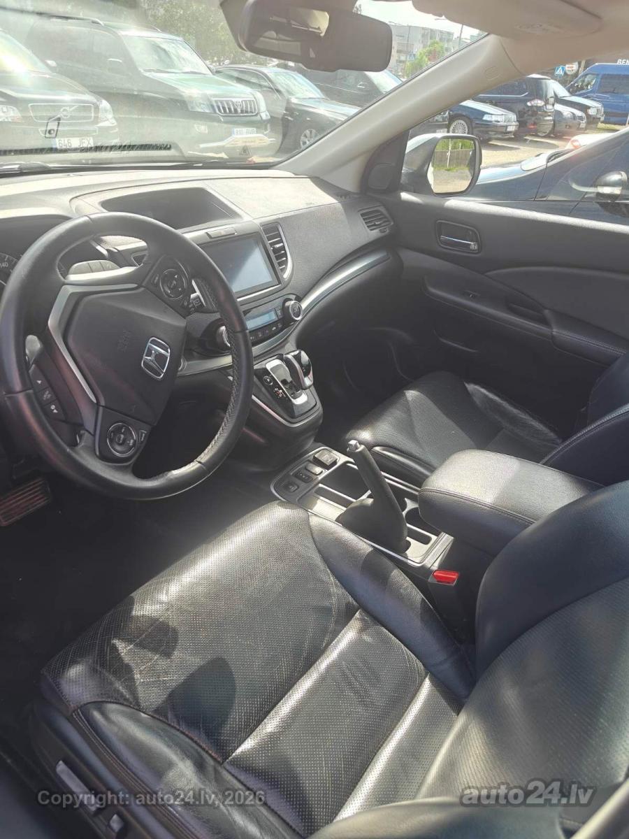 Balts Honda CR-V 2015 Tallina, ar dzinēja tilpumu 1.60 L un nobraukumu 279 tūkst. km par 11500 €, foto 3 vietnē AUTOMOTO.COM.LV