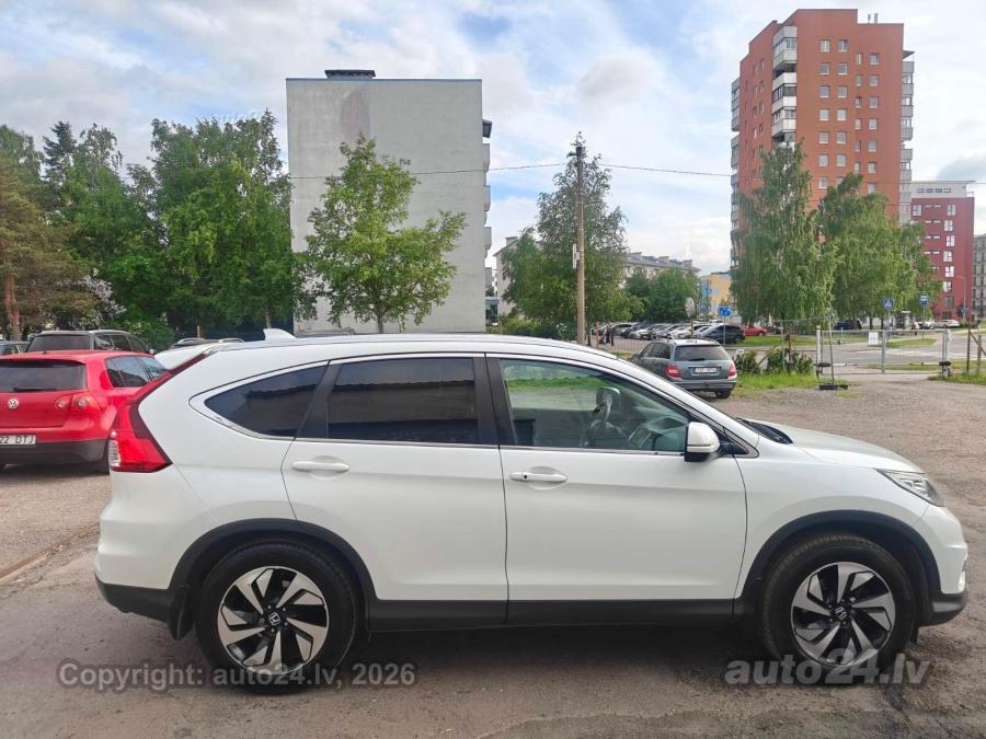Balts Honda CR-V 2015 Tallina, ar dzinēja tilpumu 1.60 L un nobraukumu 279 tūkst. km par 11500 €, foto 4 vietnē AUTOMOTO.COM.LV