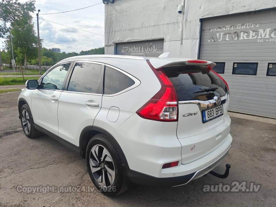Balts Honda CR-V 2015 Tallina, ar dzinēja tilpumu 1.60 L un nobraukumu 279 tūkst. km par 11500 €, foto 6 vietnē AUTOMOTO.COM.LV