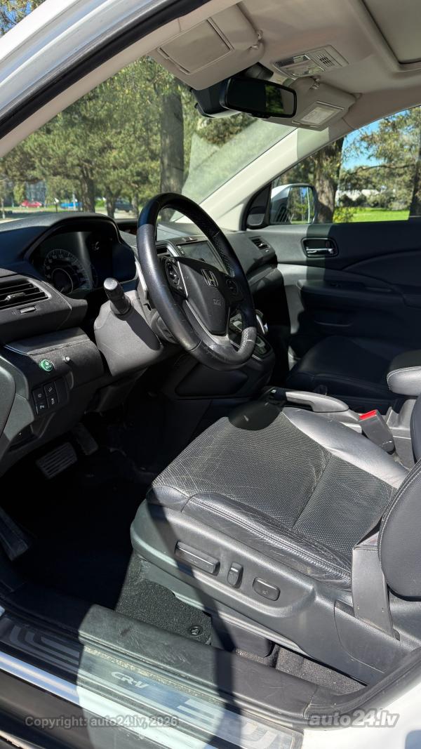 Balts Honda CR-V 2016 Tallina, ar dzinēja tilpumu 1.60 L un nobraukumu 94 tūkst. km par 16900 €, foto 6 vietnē AUTOMOTO.COM.LV