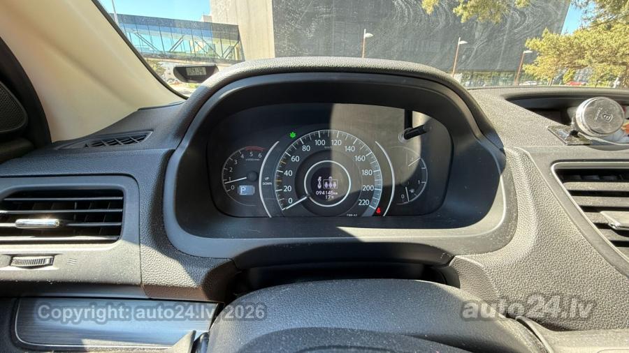 Balts Honda CR-V 2016 Tallina, ar dzinēja tilpumu 1.60 L un nobraukumu 94 tūkst. km par 16900 €, foto 11 vietnē AUTOMOTO.COM.LV