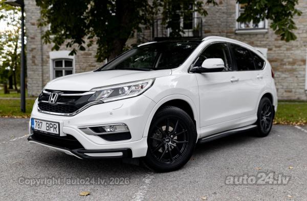 White Honda CR-V 2016 in Tallinn, with an engine capacity of 2.00 L and mileage of 248 thousand km for 13590 €, photo 2 on AUTOMOTO.COM.LV
