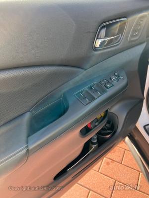 Balts Honda CR-V 2016 Tallina, ar dzinēja tilpumu 2.00 L un nobraukumu 150 tūkst. km par 14999 €, foto 19 vietnē AUTOMOTO.COM.LV