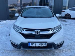 White Honda CR-V 2018 in Tartu, with an engine capacity of 1.50 L and mileage of 79 thousand km for 24990 €, photo 2 on AUTOMOTO.COM.LV