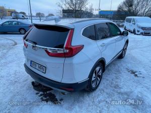 White Honda CR-V 2018 in Tartu, with an engine capacity of 1.50 L and mileage of 79 thousand km for 24990 €, photo 4 on AUTOMOTO.COM.LV