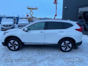 White Honda CR-V 2018 in Tartu, with an engine capacity of 1.50 L and mileage of 79 thousand km for 24990 €, photo 5 on AUTOMOTO.COM.LV