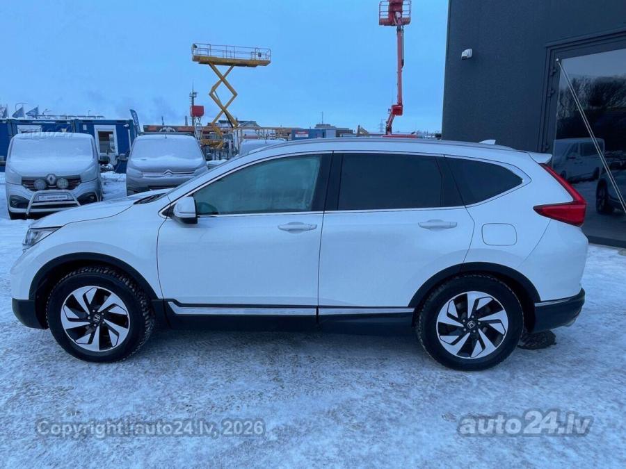 White Honda CR-V 2018 in Tartu, with an engine capacity of 1.50 L and mileage of 79 thousand km for 24990 €, photo 5 on AUTOMOTO.COM.LV