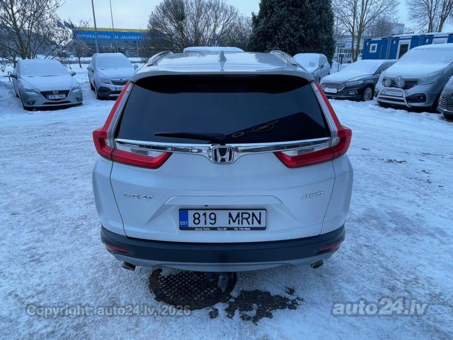 White Honda CR-V 2018 in Tartu, with an engine capacity of 1.50 L and mileage of 79 thousand km for 24990 €, photo 6 on AUTOMOTO.COM.LV