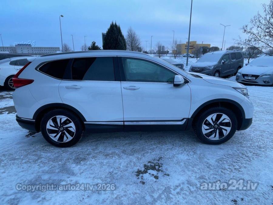 White Honda CR-V 2018 in Tartu, with an engine capacity of 1.50 L and mileage of 79 thousand km for 24990 €, photo 7 on AUTOMOTO.COM.LV
