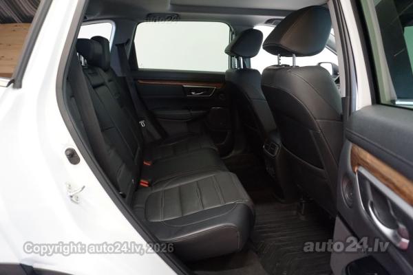 White Honda CR-V 2018 in Tartu, with an engine capacity of 1.50 L and mileage of 124 thousand km for 20490 €, photo 7 on AUTOMOTO.COM.LV