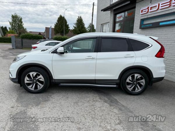 White Honda CR-V 2018 in Rapla, with an engine capacity of 2.00 L and mileage of 111 thousand km for 17490 €, photo 2 on AUTOMOTO.COM.LV