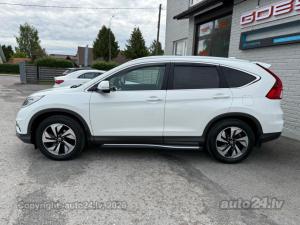 White Honda CR-V 2018 in Rapla, with an engine capacity of 2.00 L and mileage of 111 thousand km for 17490 €, photo 3 on AUTOMOTO.COM.LV