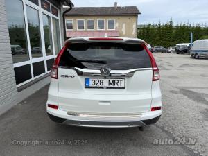 White Honda CR-V 2018 in Rapla, with an engine capacity of 2.00 L and mileage of 111 thousand km for 17490 €, photo 4 on AUTOMOTO.COM.LV