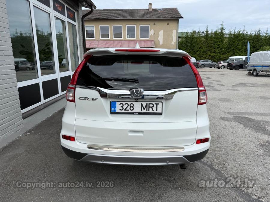 White Honda CR-V 2018 in Rapla, with an engine capacity of 2.00 L and mileage of 111 thousand km for 17490 €, photo 4 on AUTOMOTO.COM.LV