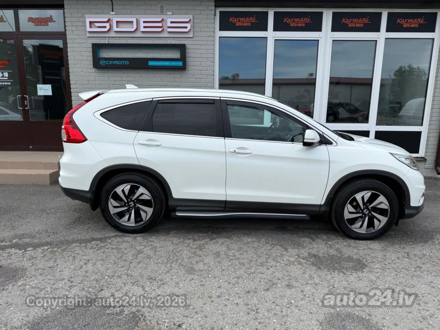 White Honda CR-V 2018 in Rapla, with an engine capacity of 2.00 L and mileage of 111 thousand km for 17490 €, photo 5 on AUTOMOTO.COM.LV