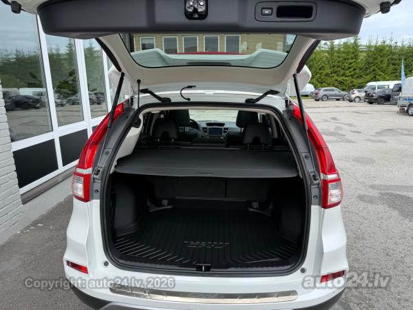 White Honda CR-V 2018 in Rapla, with an engine capacity of 2.00 L and mileage of 111 thousand km for 17490 €, photo 5 on AUTOMOTO.COM.LV