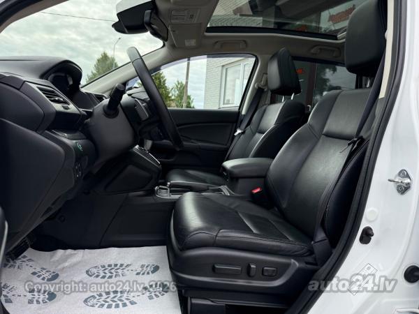 White Honda CR-V 2018 in Rapla, with an engine capacity of 2.00 L and mileage of 111 thousand km for 17490 €, photo 7 on AUTOMOTO.COM.LV
