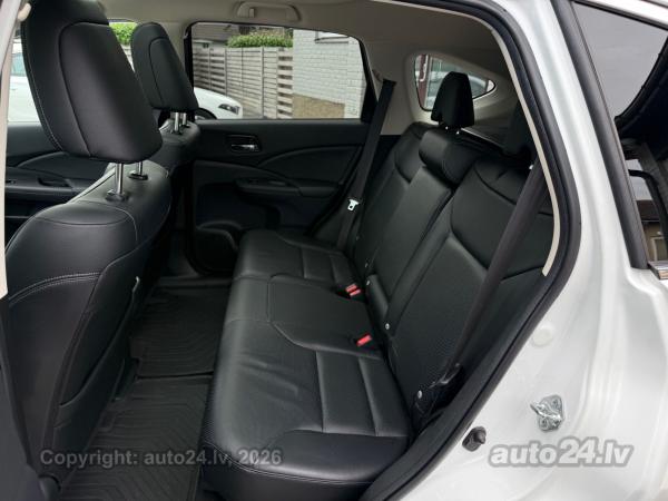 White Honda CR-V 2018 in Rapla, with an engine capacity of 2.00 L and mileage of 111 thousand km for 17490 €, photo 9 on AUTOMOTO.COM.LV