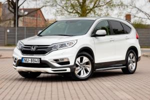 White Honda CR-V 2018 in Riga, with an engine capacity of 1.60 L and mileage of 191 thousand km for 17750 €, photo 3 on AUTOMOTO.COM.LV