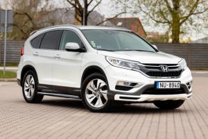 White Honda CR-V 2018 in Riga, with an engine capacity of 1.60 L and mileage of 191 thousand km for 17750 €, photo 4 on AUTOMOTO.COM.LV
