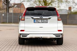 White Honda CR-V 2018 in Riga, with an engine capacity of 1.60 L and mileage of 191 thousand km for 17750 €, photo 5 on AUTOMOTO.COM.LV