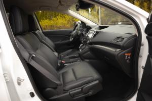 White Honda CR-V 2018 in Riga, with an engine capacity of 1.60 L and mileage of 191 thousand km for 17750 €, photo 8 on AUTOMOTO.COM.LV