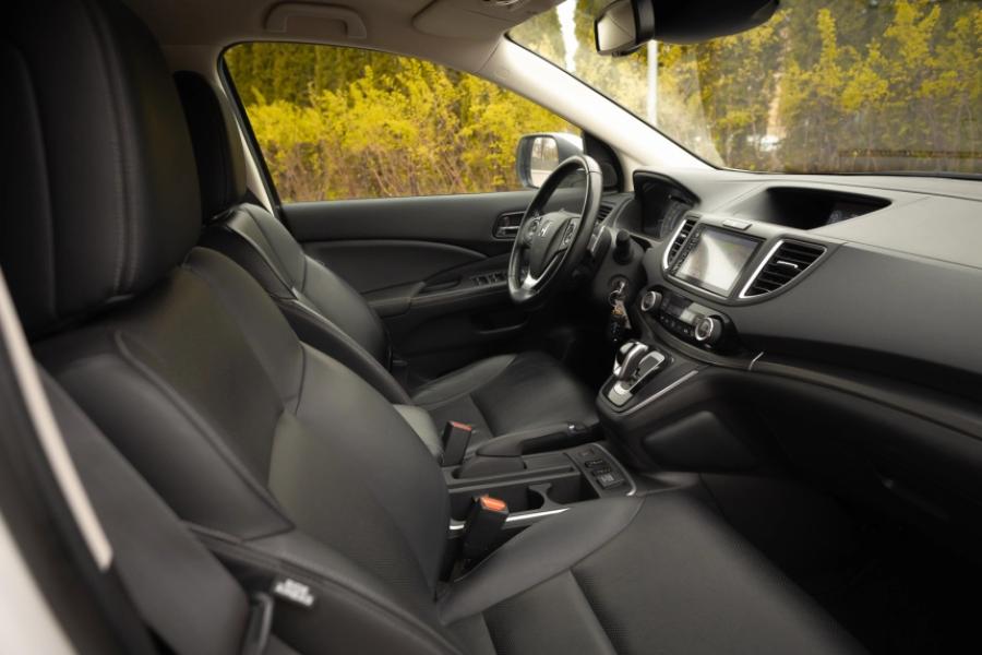 White Honda CR-V 2018 in Riga, with an engine capacity of 1.60 L and mileage of 191 thousand km for 17750 €, photo 9 on AUTOMOTO.COM.LV