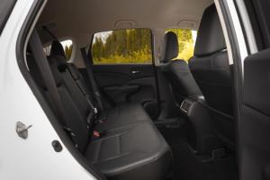 White Honda CR-V 2018 in Riga, with an engine capacity of 1.60 L and mileage of 191 thousand km for 17750 €, photo 10 on AUTOMOTO.COM.LV