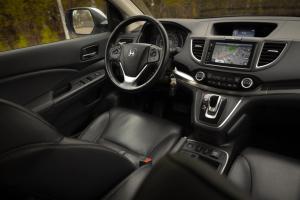 White Honda CR-V 2018 in Riga, with an engine capacity of 1.60 L and mileage of 191 thousand km for 17750 €, photo 11 on AUTOMOTO.COM.LV