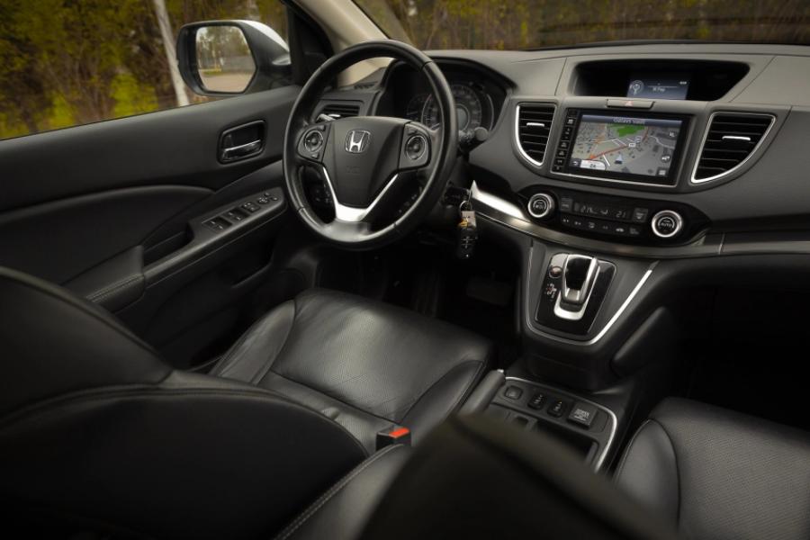 White Honda CR-V 2018 in Riga, with an engine capacity of 1.60 L and mileage of 191 thousand km for 17750 €, photo 11 on AUTOMOTO.COM.LV