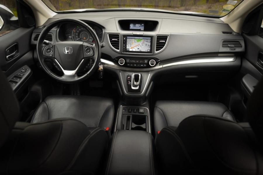 White Honda CR-V 2018 in Riga, with an engine capacity of 1.60 L and mileage of 191 thousand km for 17750 €, photo 12 on AUTOMOTO.COM.LV