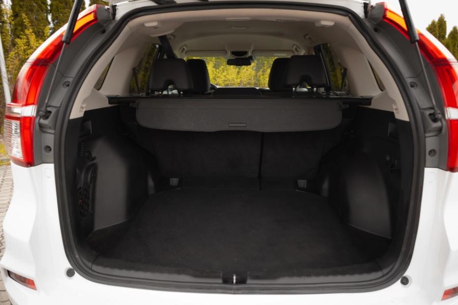 White Honda CR-V 2018 in Riga, with an engine capacity of 1.60 L and mileage of 191 thousand km for 17750 €, photo 13 on AUTOMOTO.COM.LV