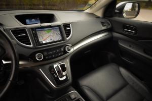 White Honda CR-V 2018 in Riga, with an engine capacity of 1.60 L and mileage of 191 thousand km for 17750 €, photo 17 on AUTOMOTO.COM.LV